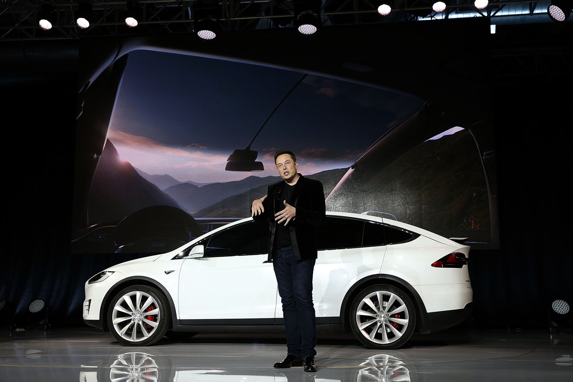 Elon Musk promete videojuegos de la plataforma Steam en los autos Tesla