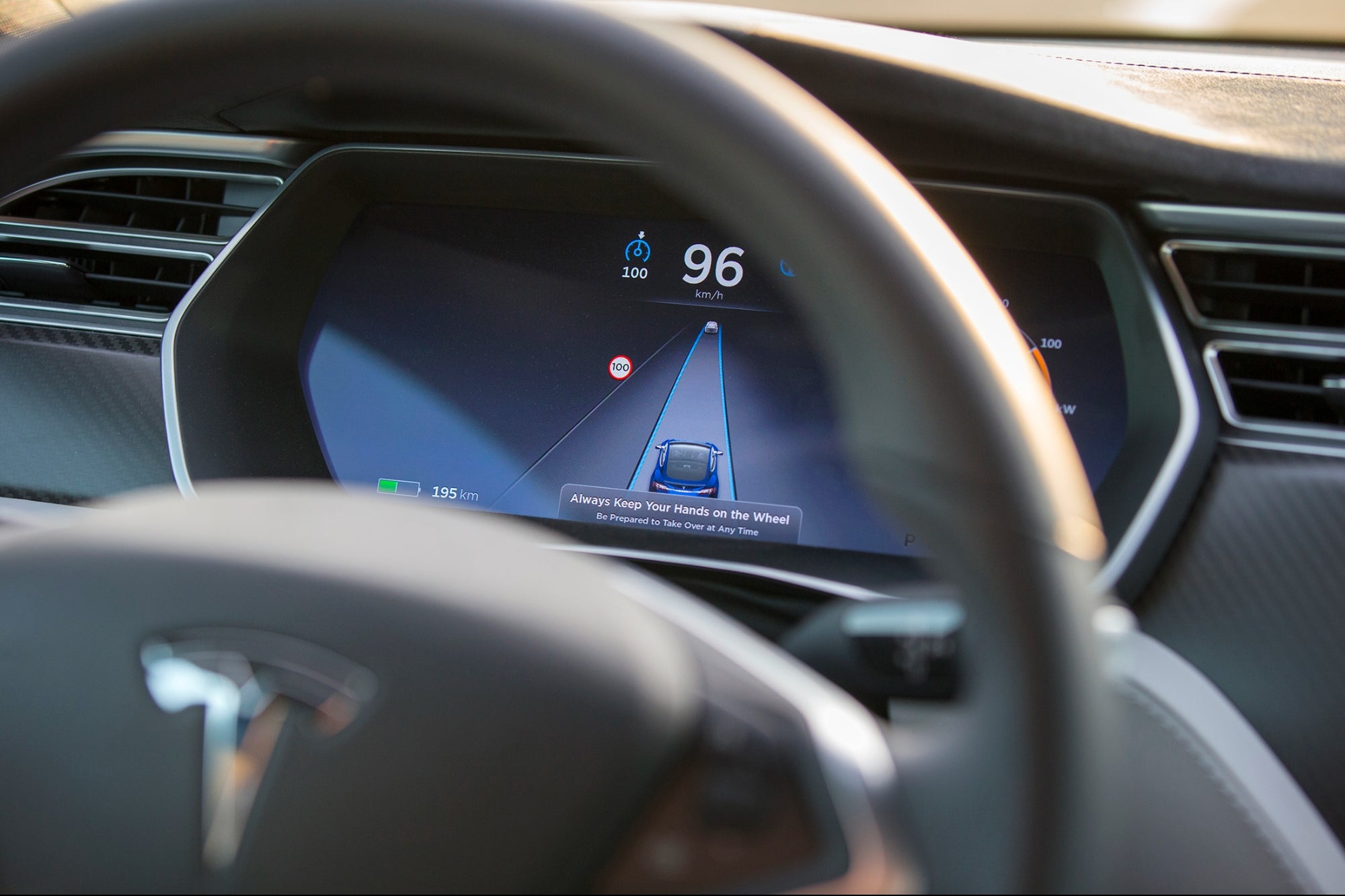 El conductor se quedó dormido para descubrir que su Tesla había ...