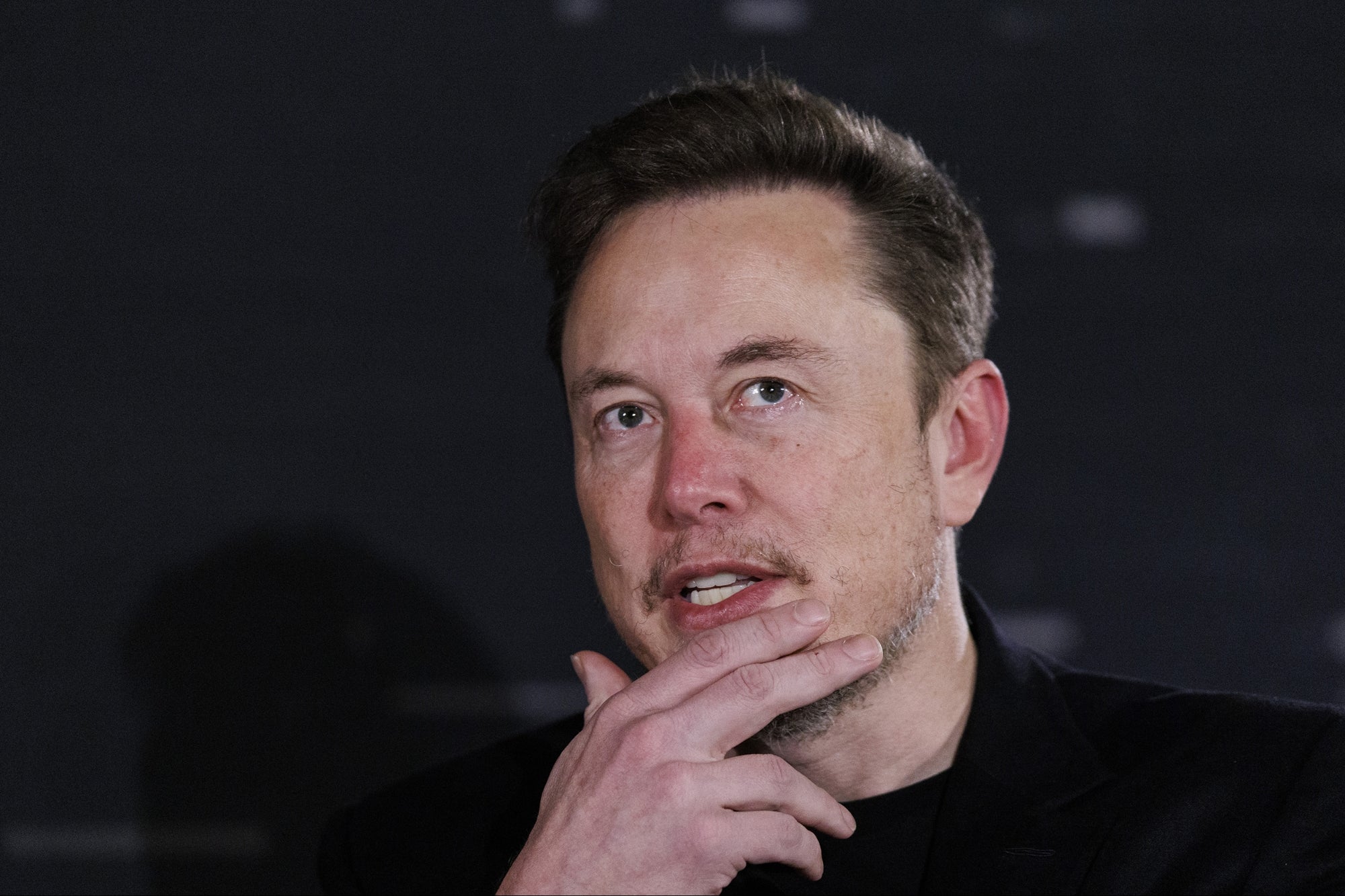 "Hemos agotado el conocimiento humano": Elon Musk alerta sobre los ...
