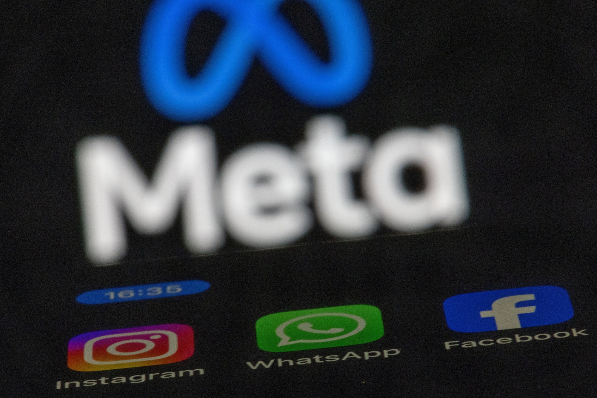 Meta integra a WhatsApp al Centro de Cuentas